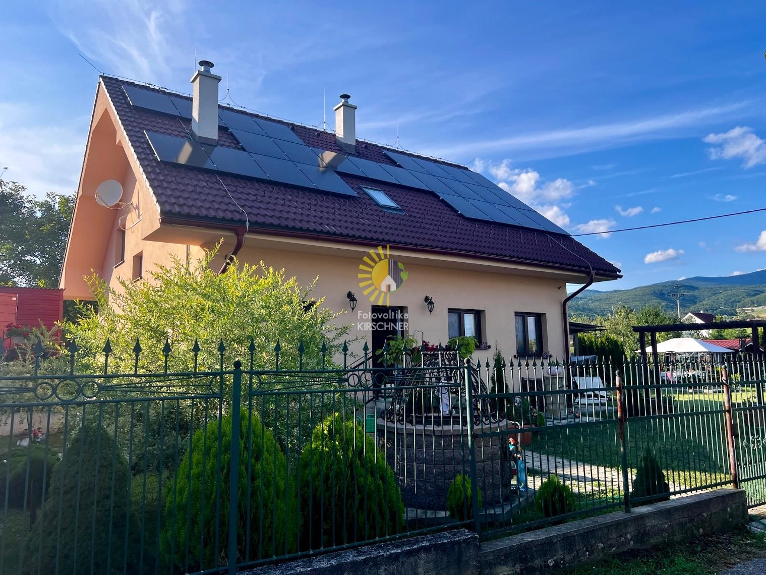 Fotovoltické zariadenie na šikmej streche rodinného domu, Detva ...